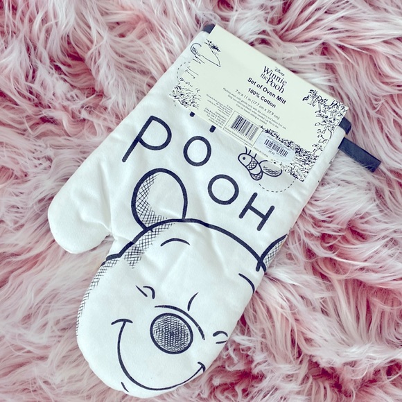 Disney | Kitchen | Bnwt Disneys Winnie The Pooh Oven Mitt | Poshmark